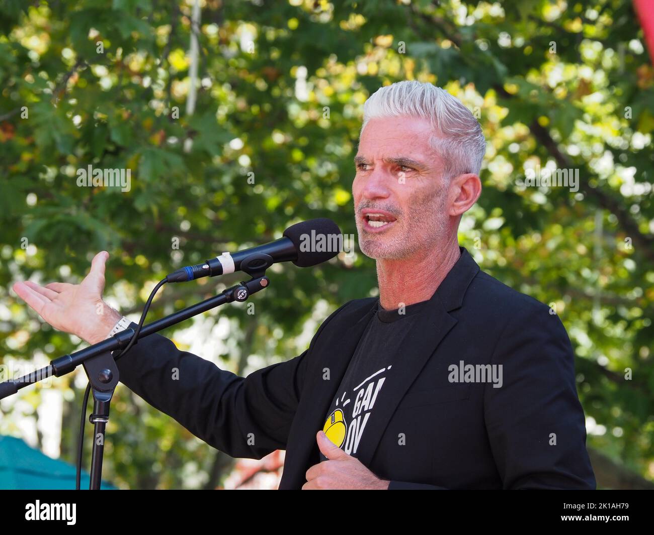 Sunday am hi-res stock photography and images - Alamy