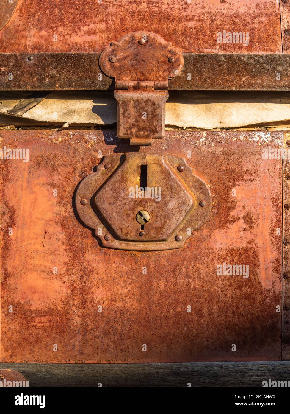 Rusted antique steamer trunk open lock Stock Photo - Alamy