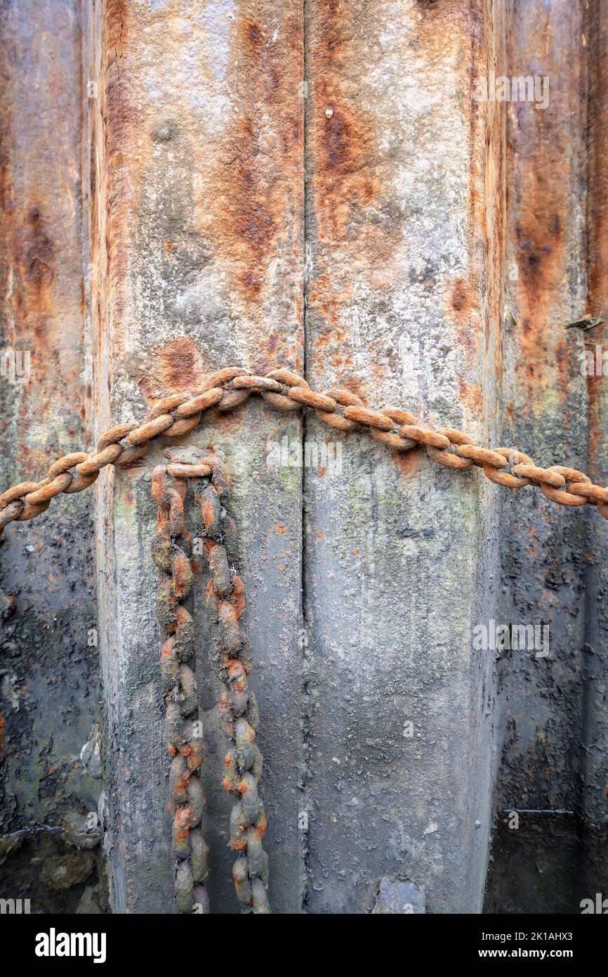 Seawall detail with Chain Stock Photo - Alamy