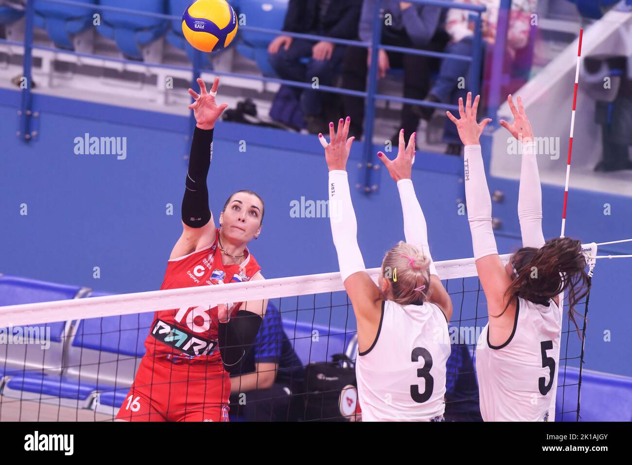 Moscow, Russia. 16th Sep, 2022. Irina Voronkova (L) of the Russian ...