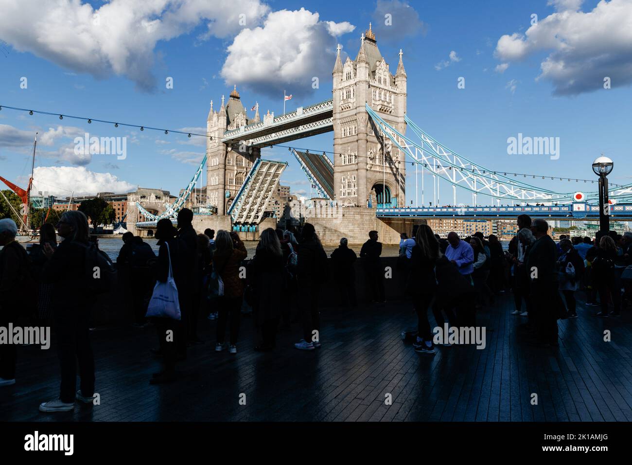 London, UK. 16th Sep, 2022. People stand in a queue passing Tower ...
