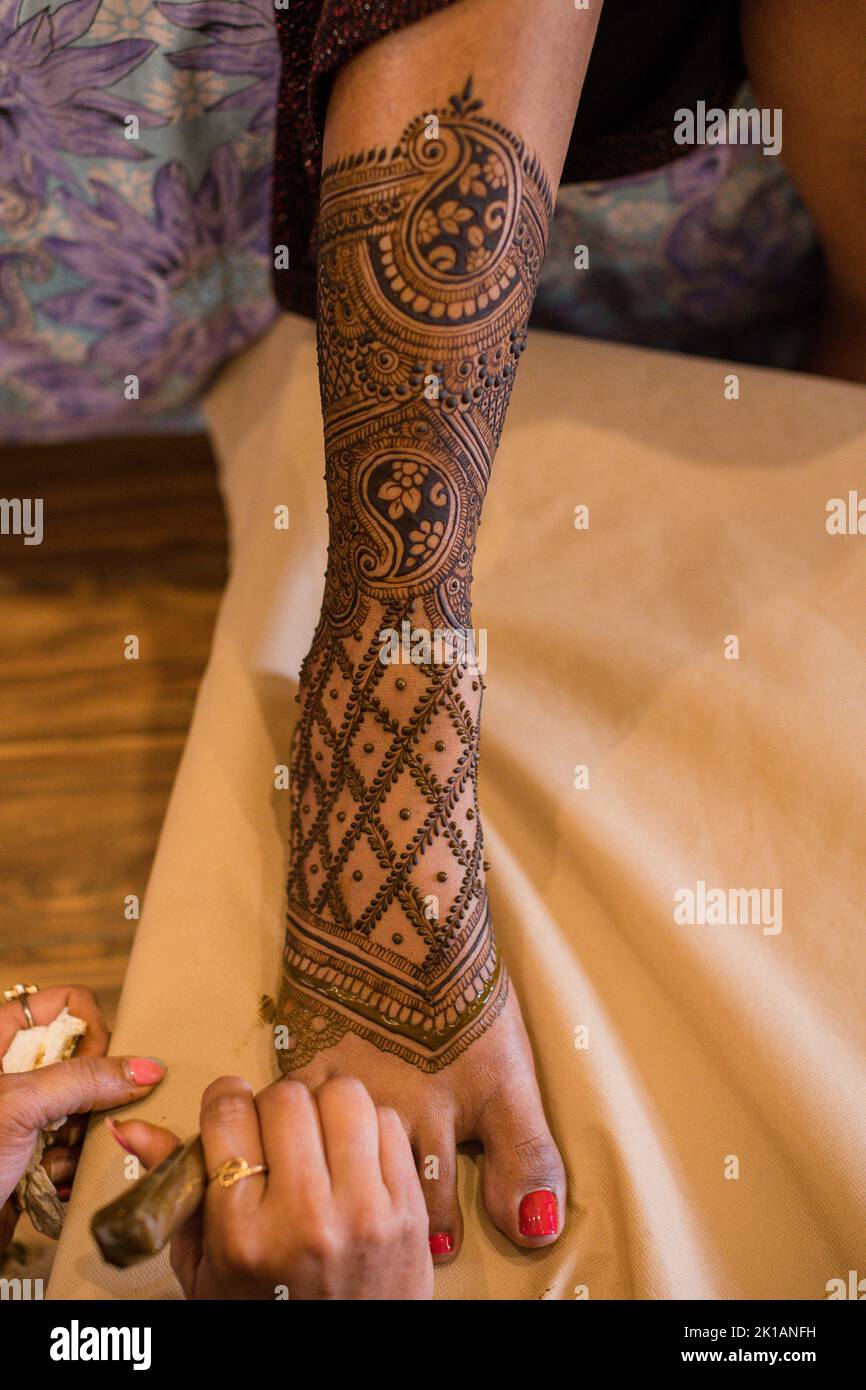 Mehendi Mehndi Sangeet Indian Wedding Tradition Ceremony At Mamta Pool ...