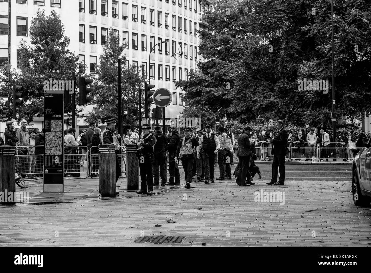 Around London during the mourning period for Queen Elizabeth II Stock ...