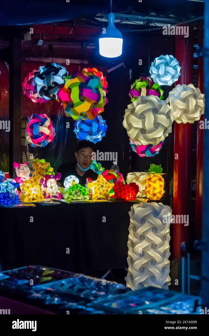 Selling Lighting at Petaling Street night market, Chinatown, Kuala ...