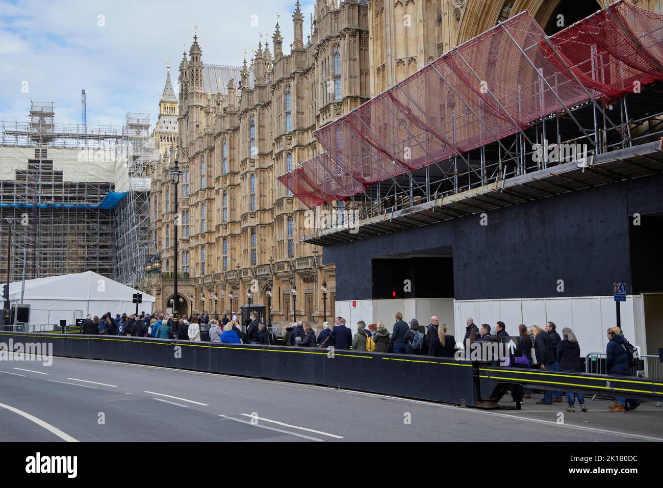 London, UK. 17th Sep, 2022. The queue for visiting HRH Queen Elizabeth ...