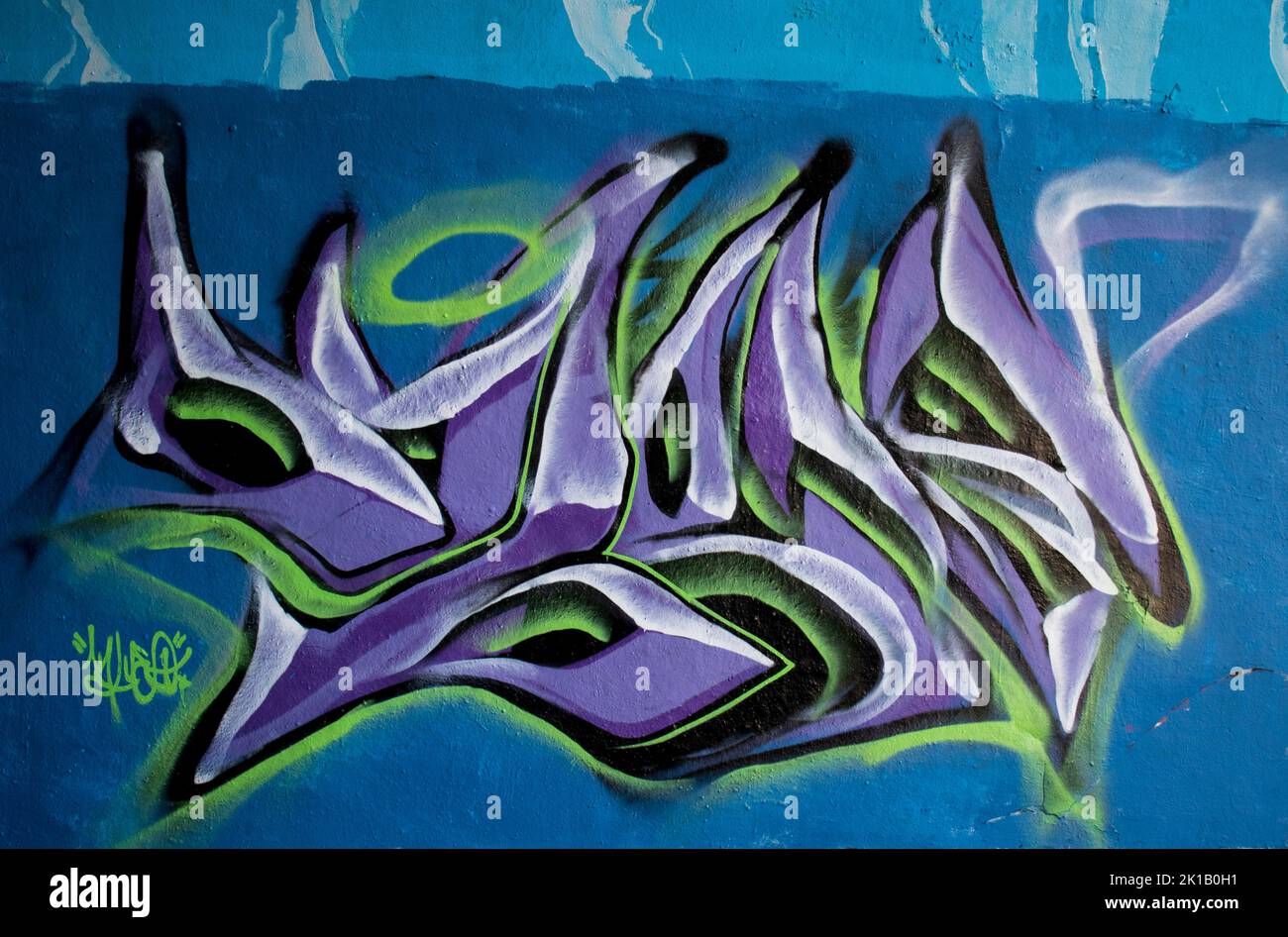 Blue graffiti art hi-res stock photography and images - Alamy