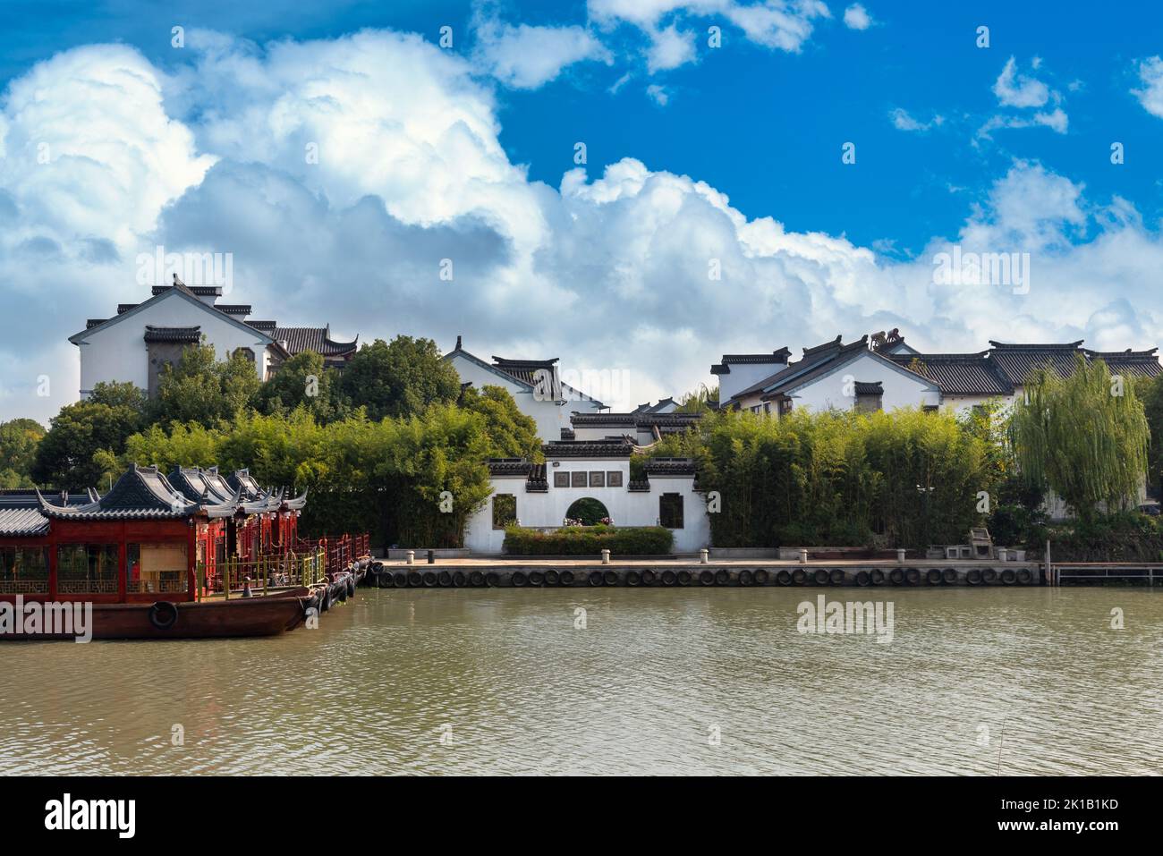 White painted bridges hi-res stock photography and images - Alamy