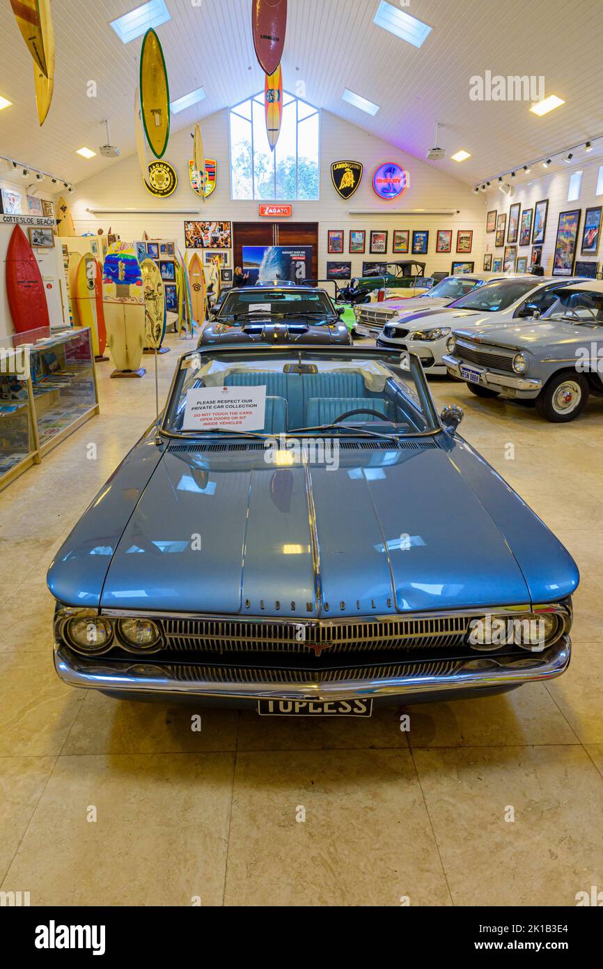 Car gallery hi-res stock photography and images - Alamy