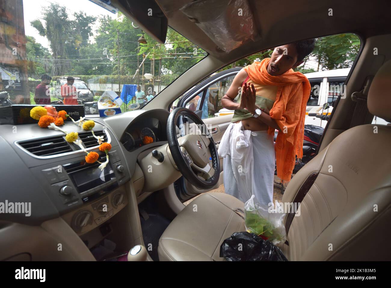Vishwakarma car puja hi-res stock photography and images - Alamy