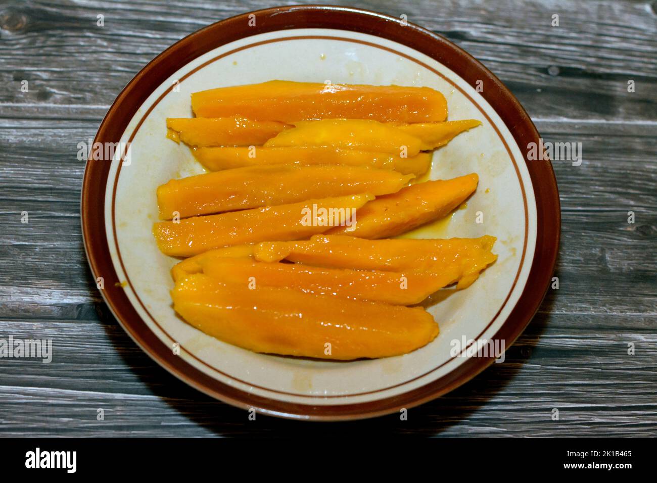 Plate of Egyptian fresh mango fruit with tropical delicacy, mangoes are ...
