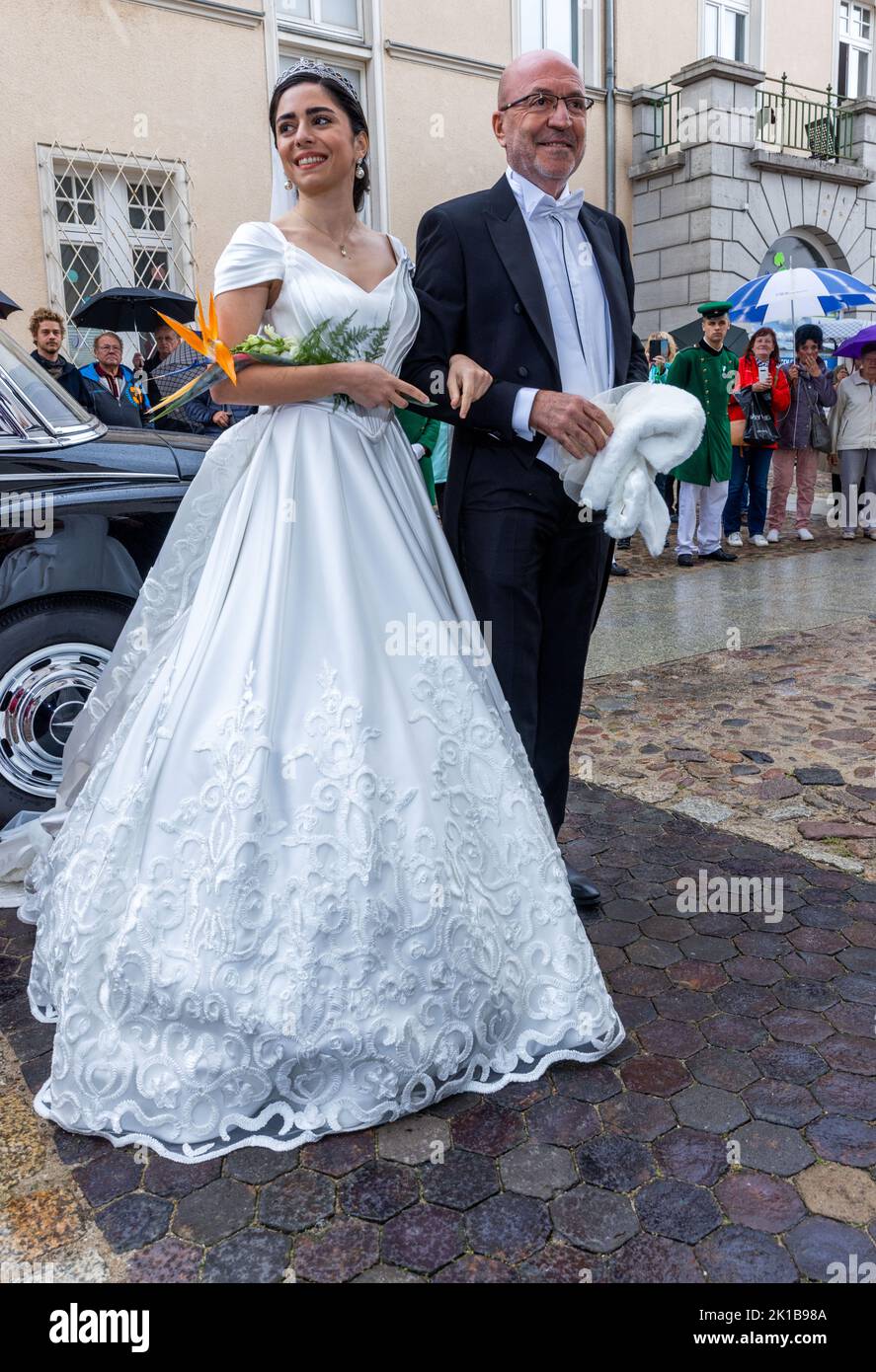 Neustrelitz, Germany. 17th Sep, 2022. The 29-year-old bride Hande Macit ...