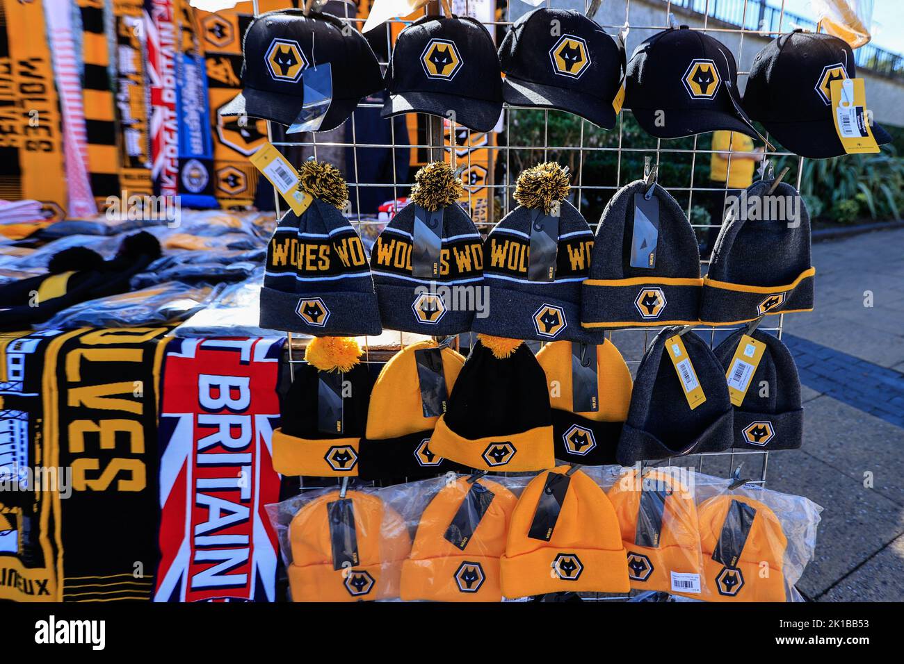 Wolverhampton wanderers football badge hi-res stock photography and ...