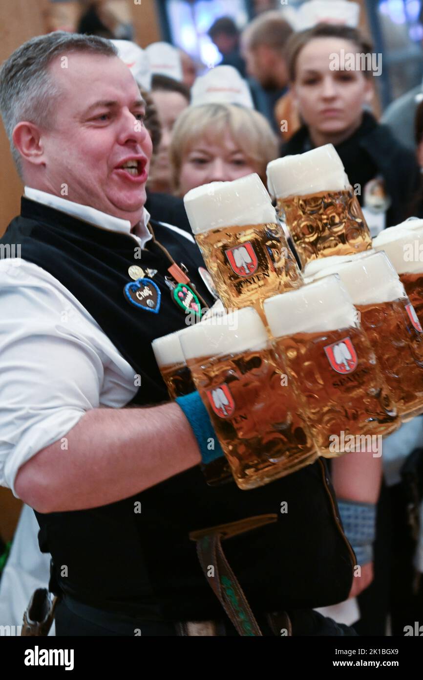 Munich, Germany. 17th Sep, 2022. CORRECTION - REMOVES DFL-NOTE - Start ...