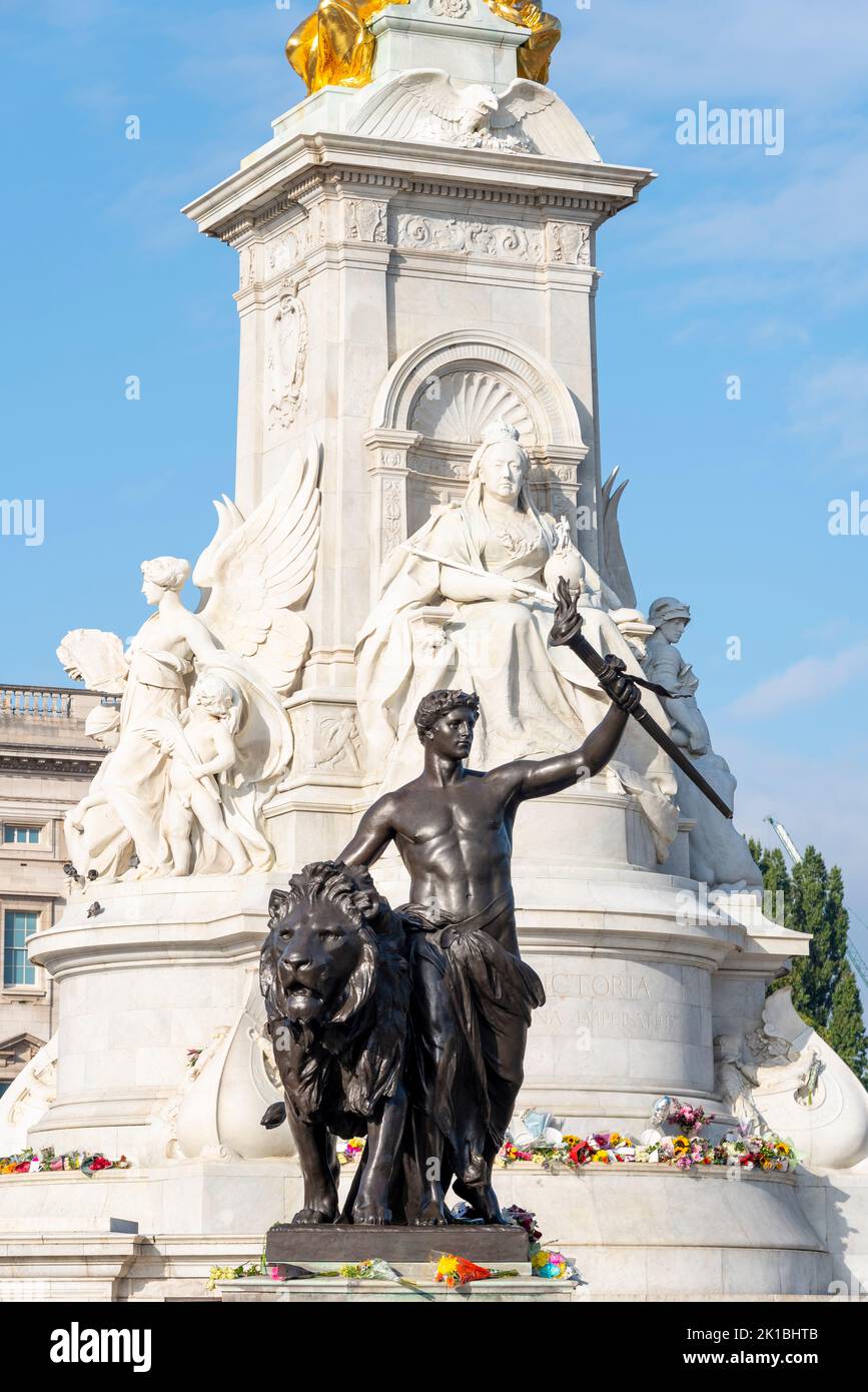 Flowers laid around bronze statue of Victoria Memorial outside ...