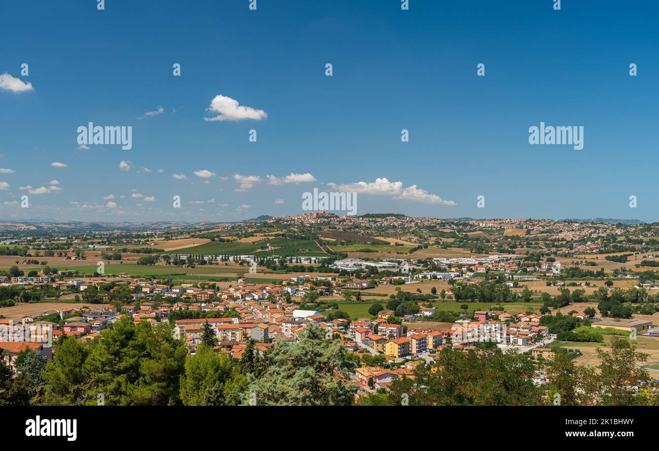 Recanati is an Italian town of 20 975 inhabitants in the province of ...