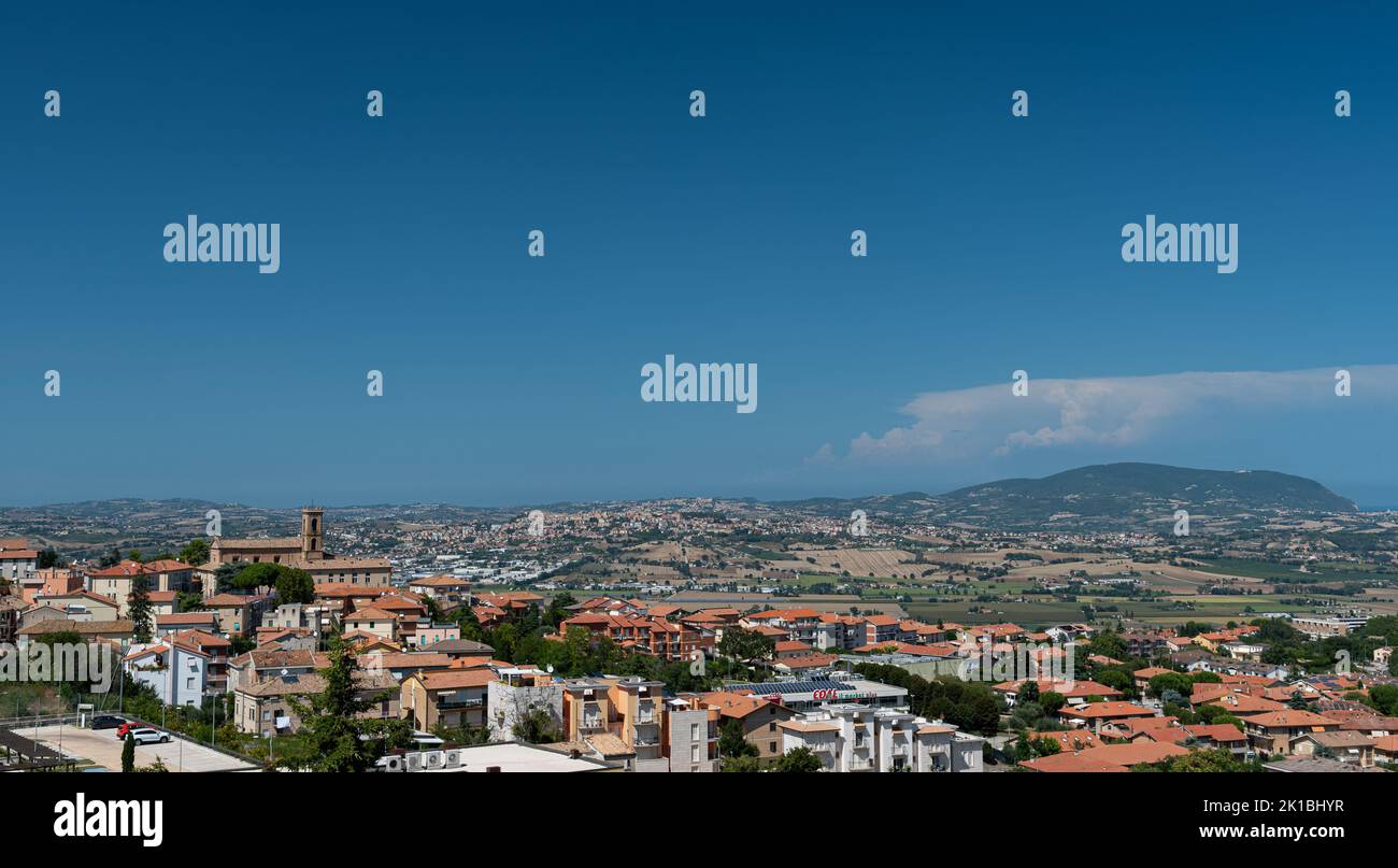 Recanati is an Italian town of 20 975 inhabitants in the province of ...