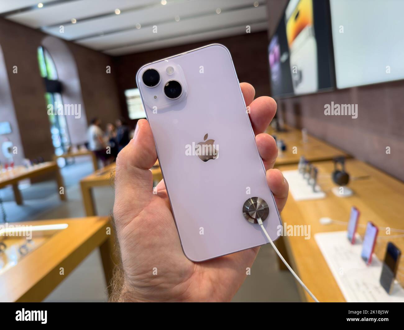 Iphone 14 plus hi-res stock photography and images - Alamy