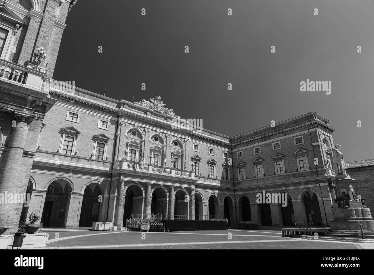 Recanati is an Italian town of 20 975 inhabitants in the province of ...
