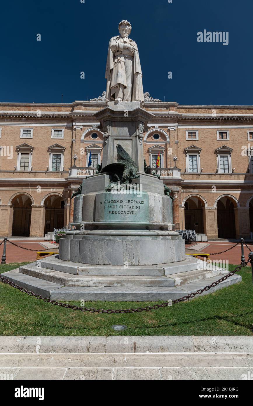 Recanati is an Italian town of 20 975 inhabitants in the province of ...