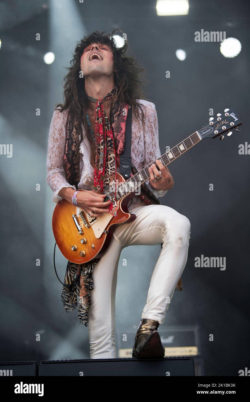 Barns courtney guitar player hi-res stock photography and images - Alamy