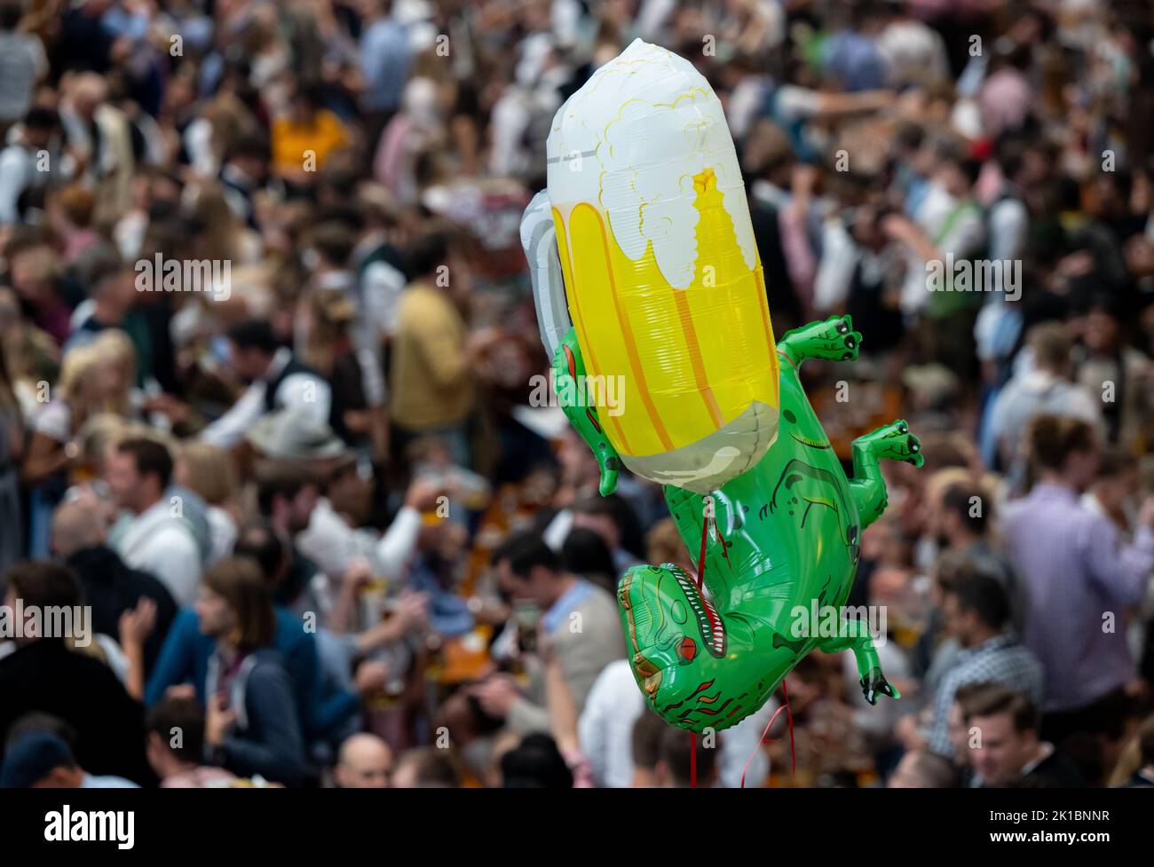 Hacker pschorr fixed tent hi-res stock photography and images - Alamy