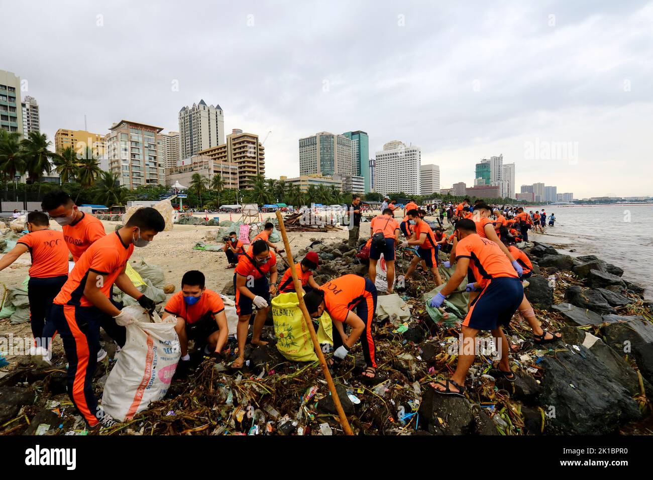 Philippines. 17th Sep, 2022. Volunteers from private sectors and ...
