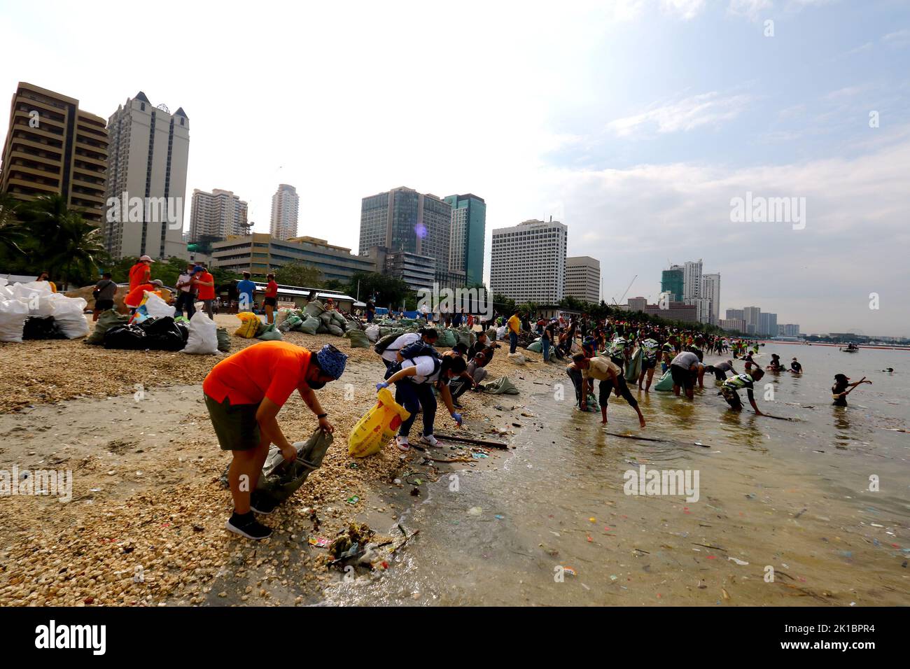 Philippines. 17th Sep, 2022. Volunteers from private sectors and ...