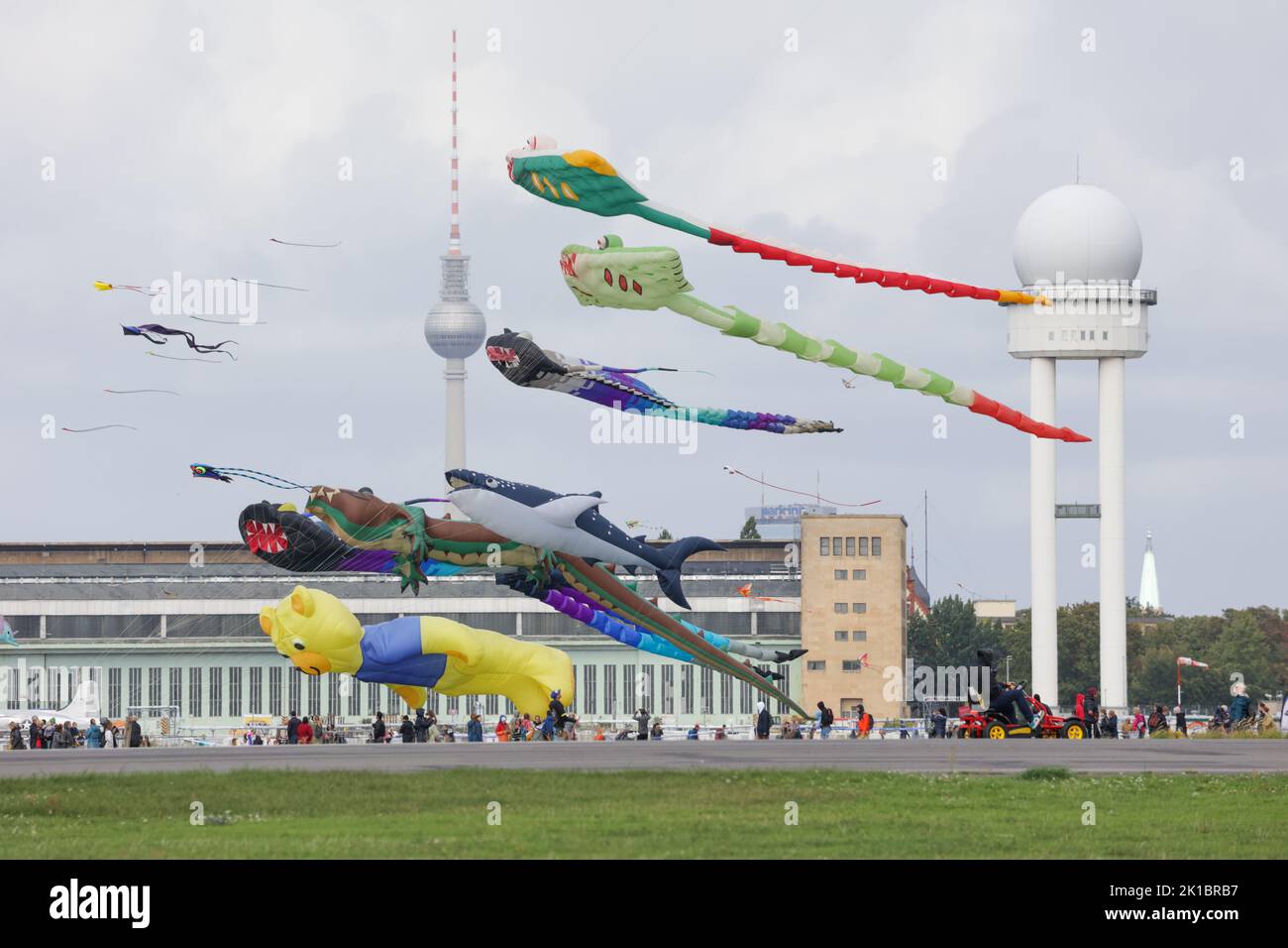 Berlin, Germany. 17th Sep, 2022. Numerous kites can be admired at the ...