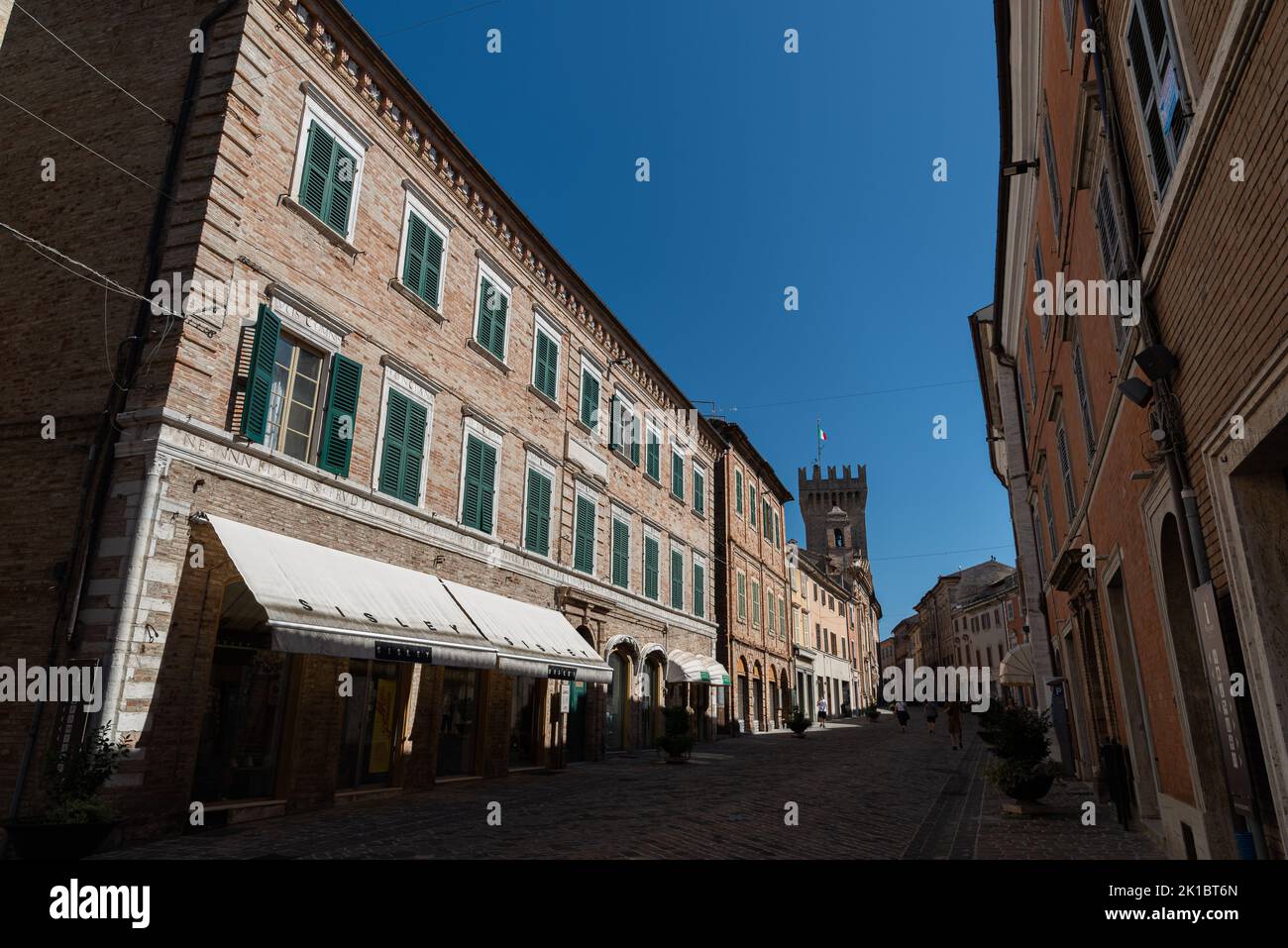 Recanati is an Italian town of 20 975 inhabitants in the province of ...