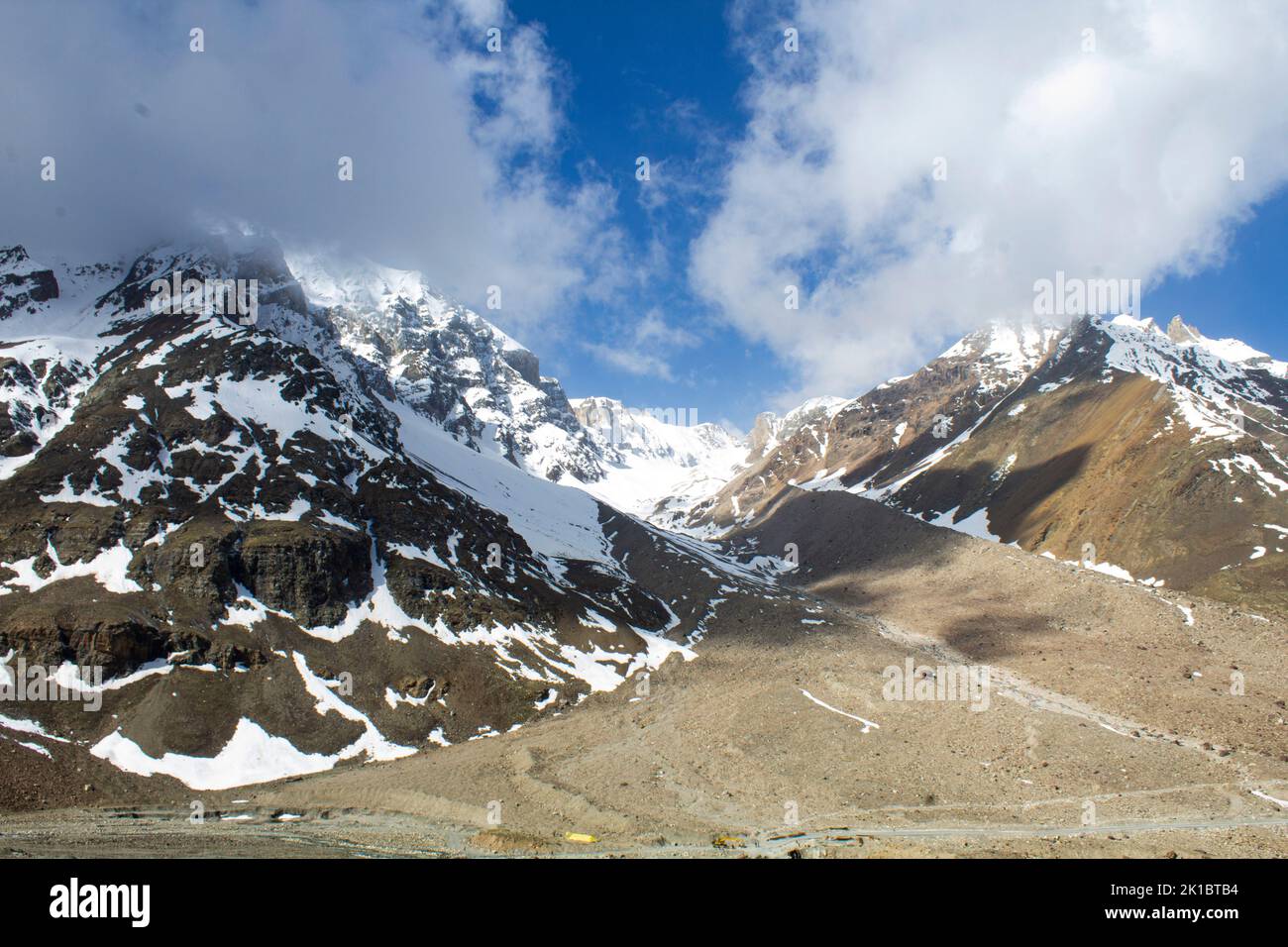 leh ladakh, himalayan range passes, jispa valley Stock Photo - Alamy