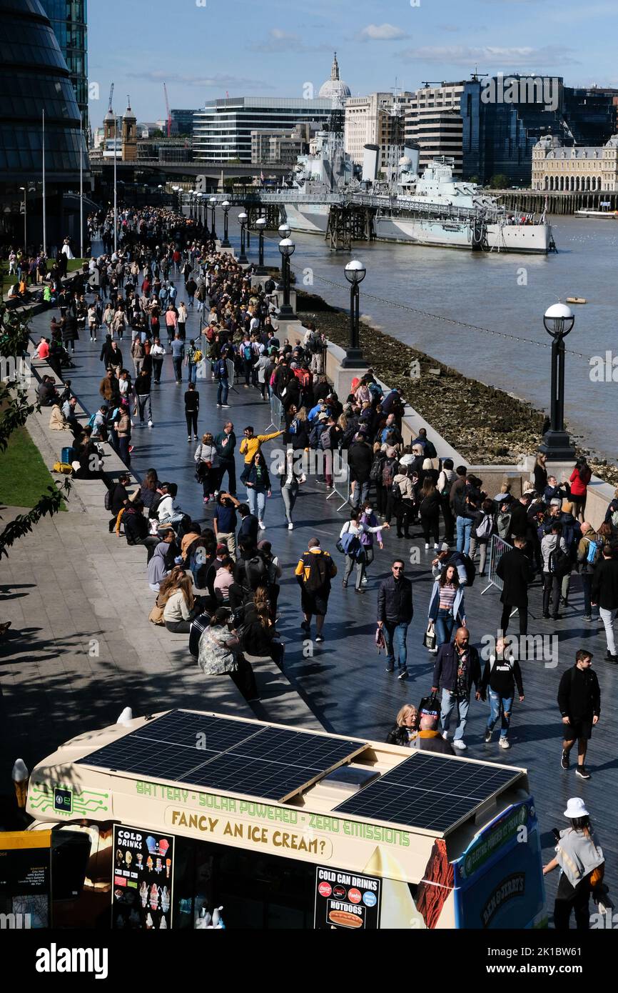 The Queen's Walk, London, UK. 17th Sept 2022. Mourning the death of ...