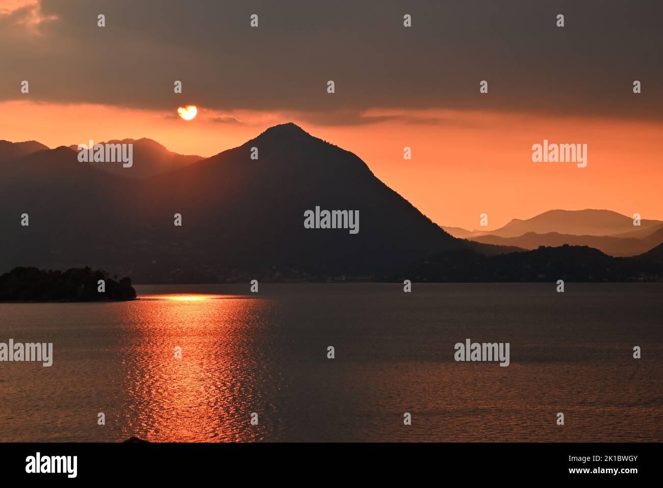 Sonnenaufgang am lago maggiore hi-res stock photography and images - Alamy