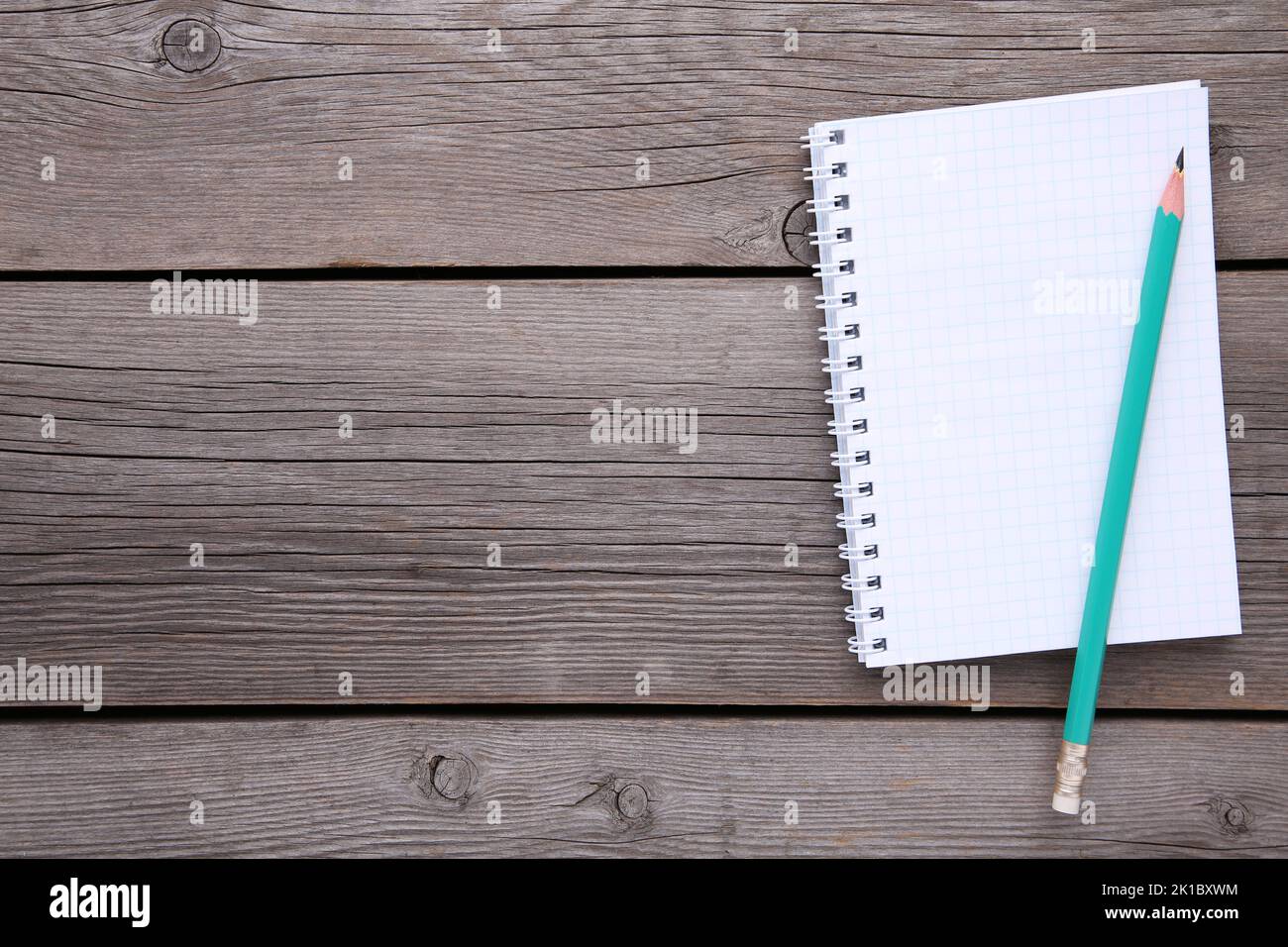 Notepad and pencil on a wooden background Stock Photo - Alamy