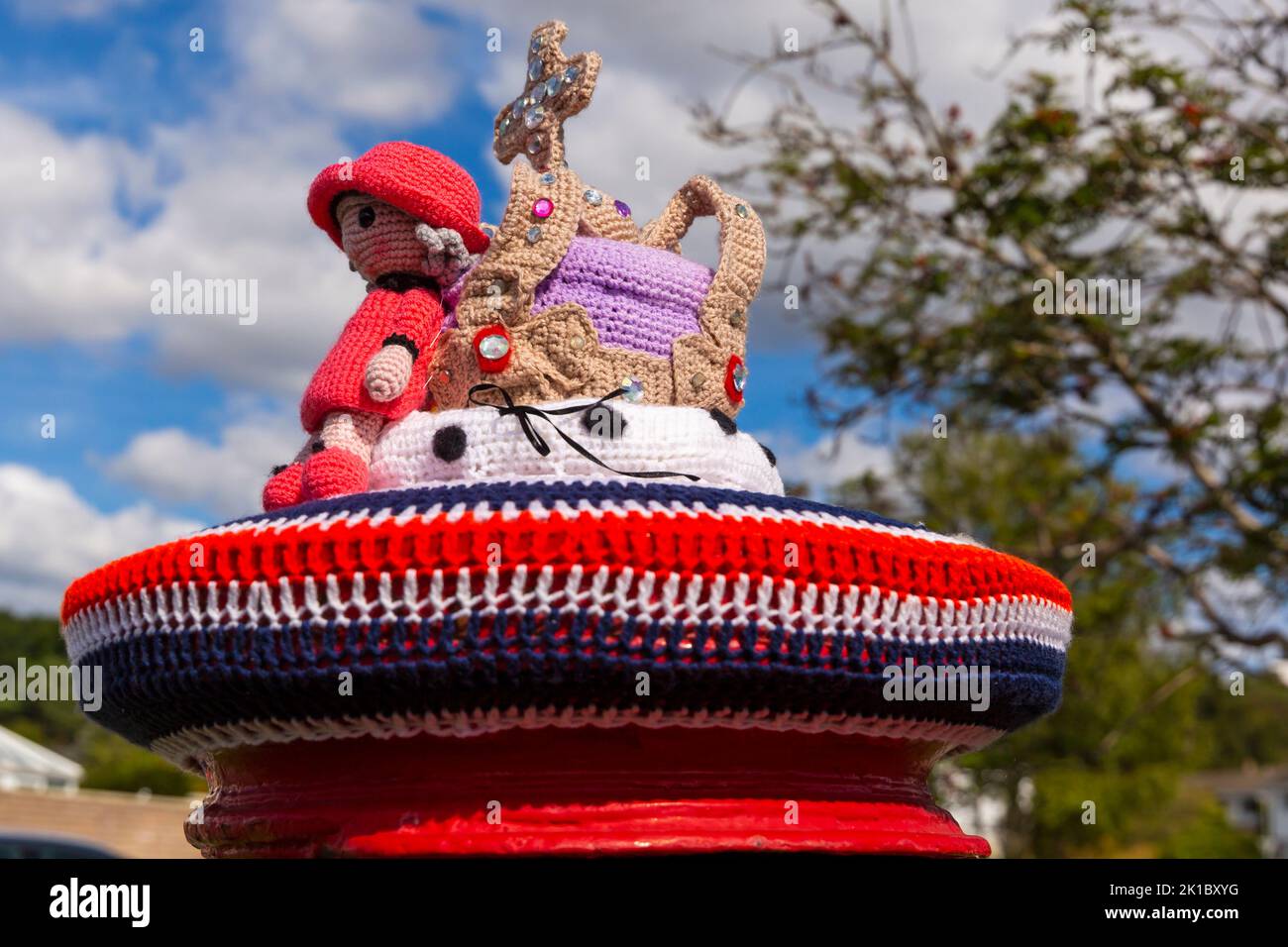 Summer post box toppers hi-res stock photography and images - Alamy
