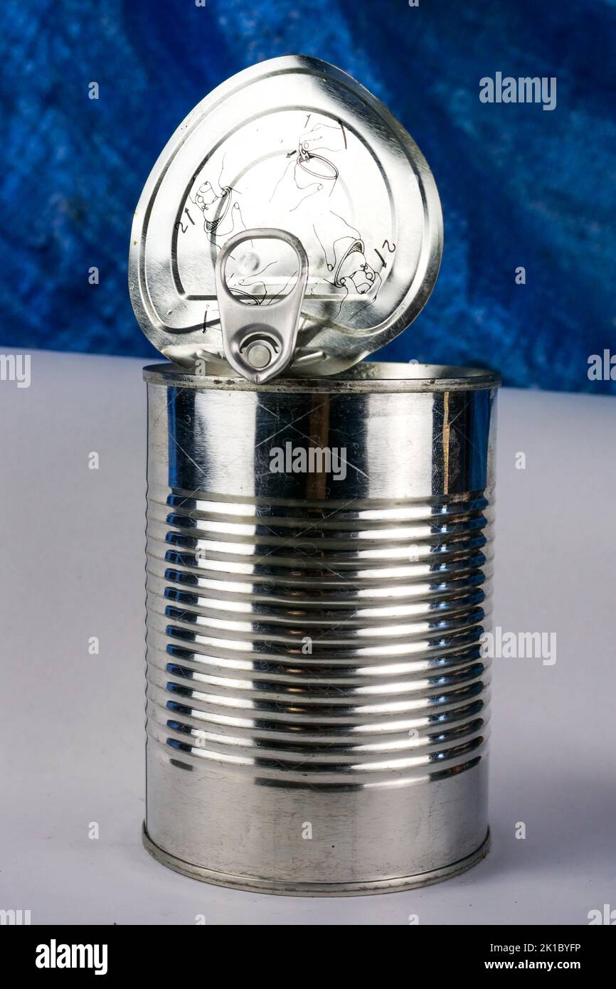 Boites en fer blanc hi-res stock photography and images - Alamy