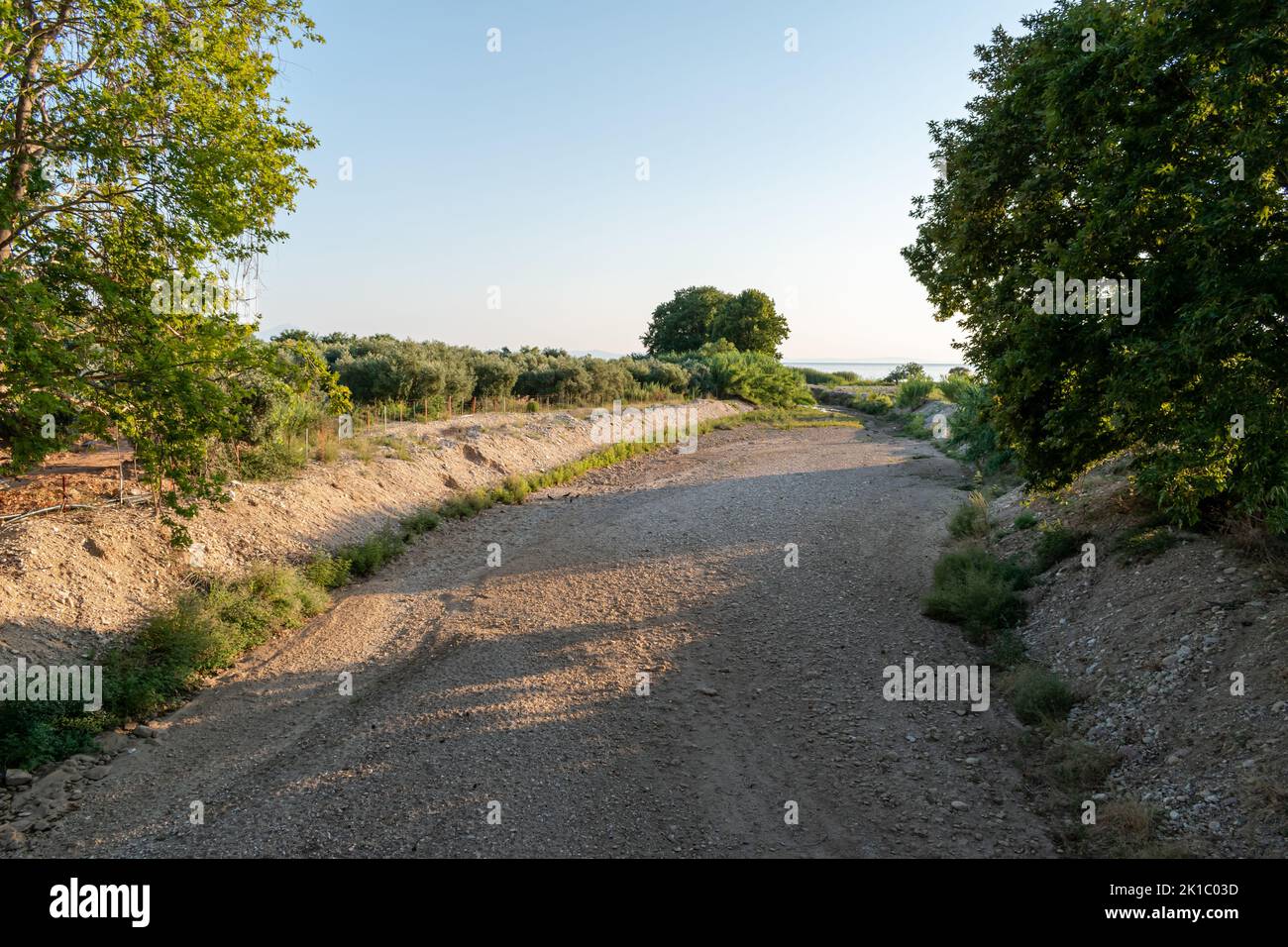 Dried up river bed drought hi-res stock photography and images - Alamy