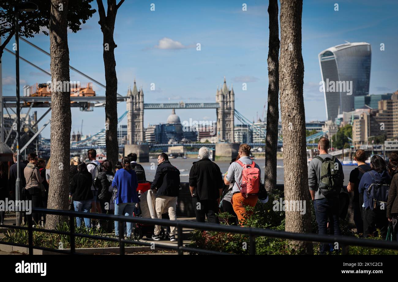 London, UK. 17th Sep, 2022. Numerous people walk in a long queue on the ...