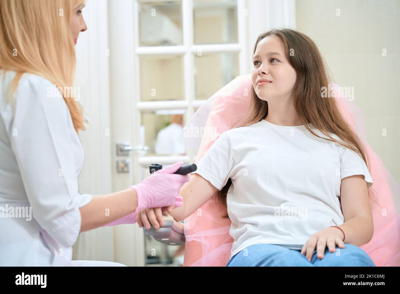 Oncologist hi-res stock photography and images - Alamy
