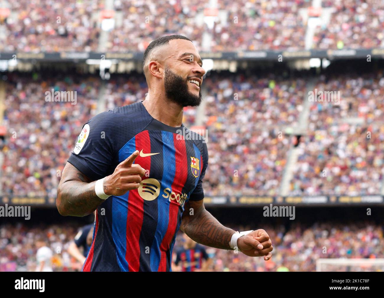 Memphis depay barcelona september 2022 hi-res stock photography and ...