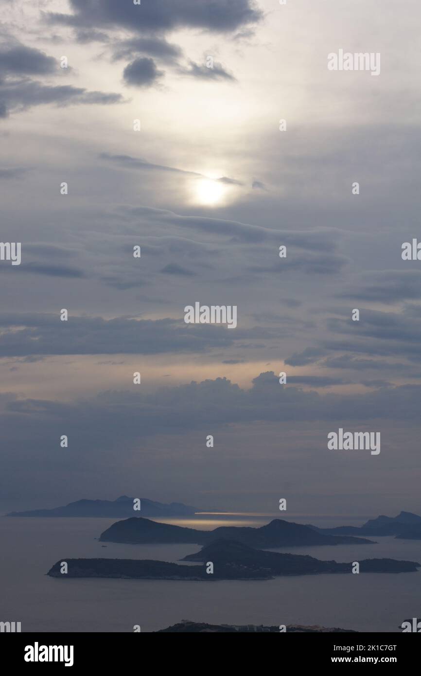 Costa de Dubrovnik en el mar Adriatico Stock Photo - Alamy