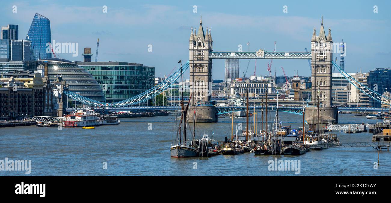 Historic london ships hi-res stock photography and images - Alamy