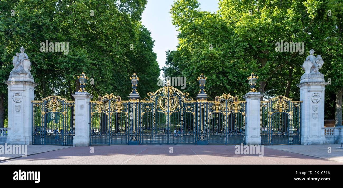 Canada Gate Green Park London England, United Kingdom Stock Photo - Alamy