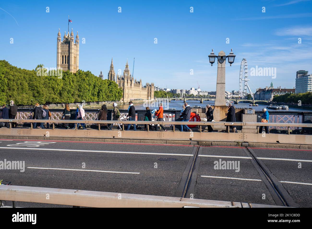 London UK. 17 September 2022. Mourners stand in the queue on Lambeth ...
