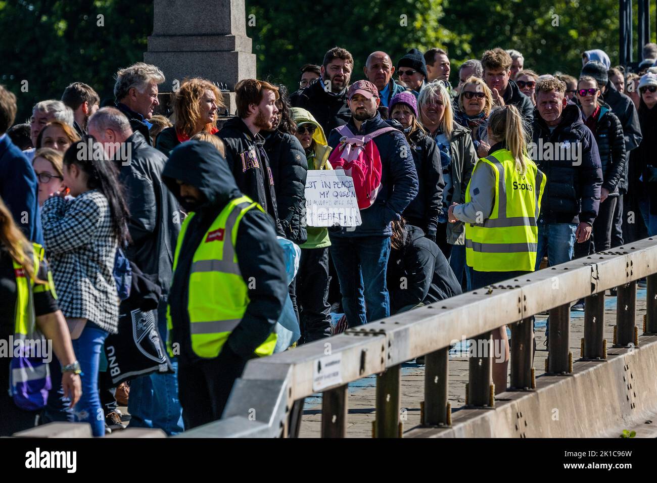London, UK. 17th Sep, 2022. The Queue passes over Lambeth bridge on its ...
