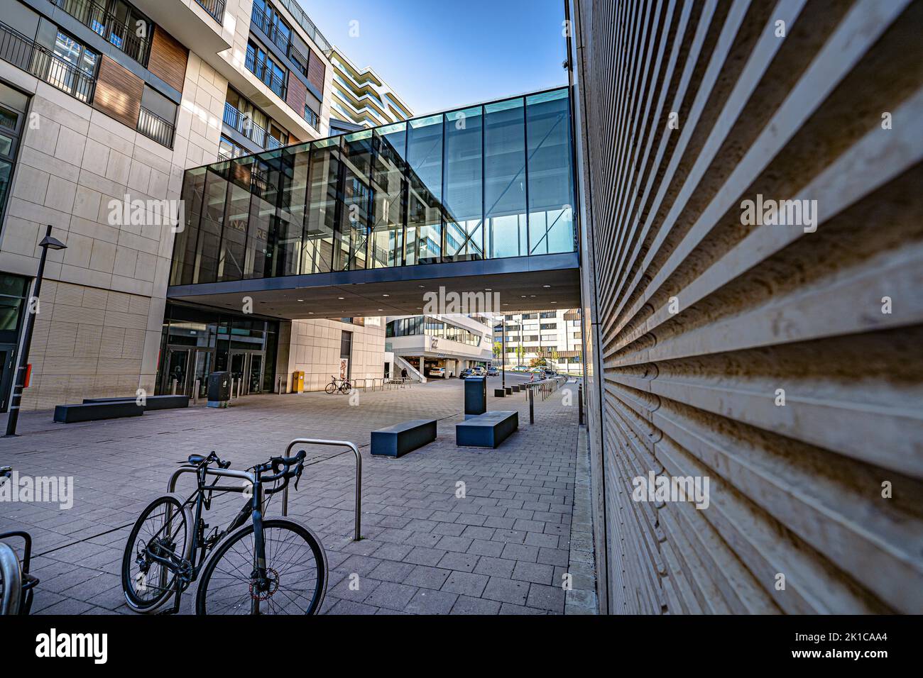 Glass bridge between two buildings, Stuttgart, Germany Stock Photo - Alamy