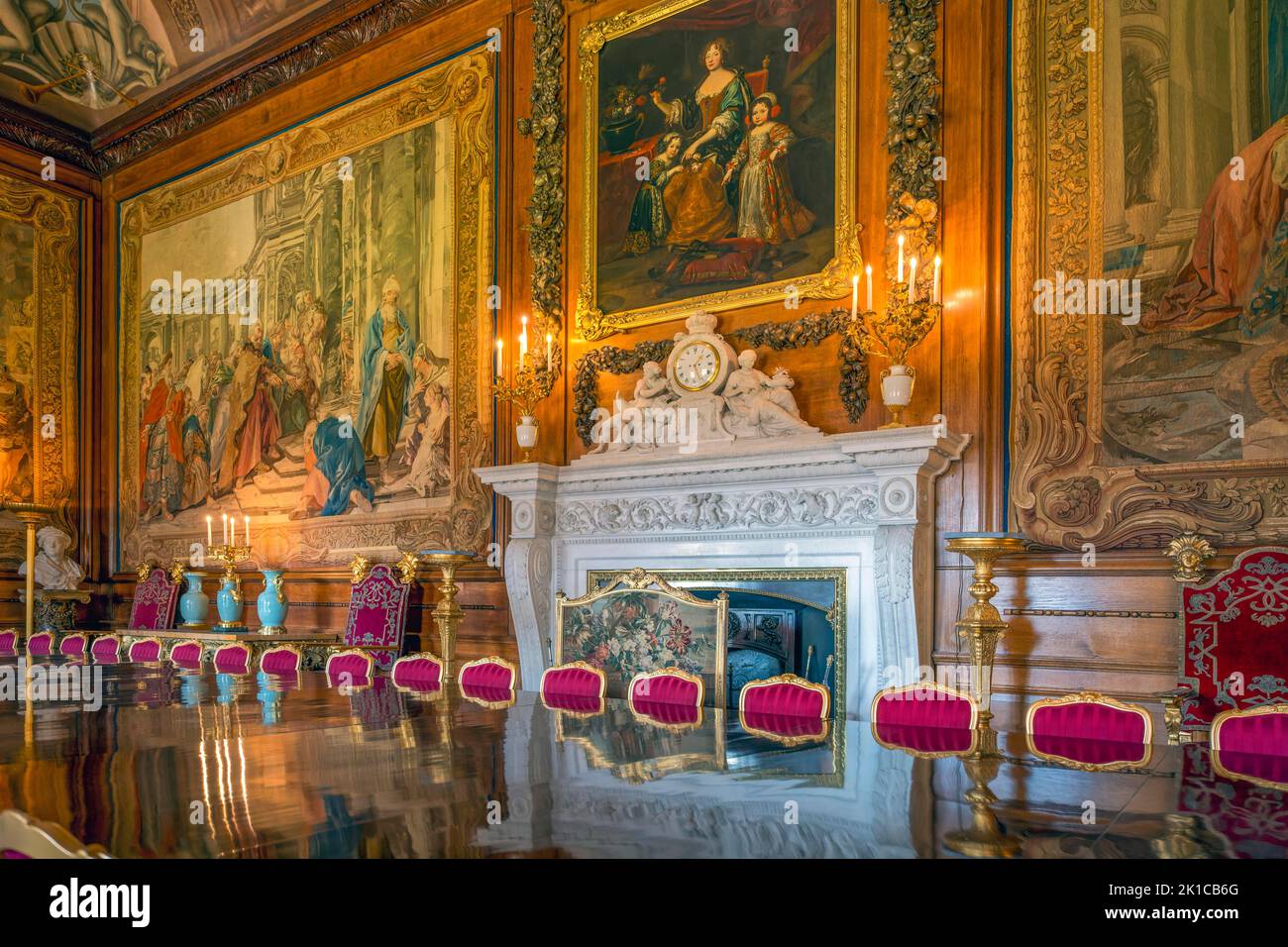 Windsor castle interior hi-res stock photography and images - Alamy