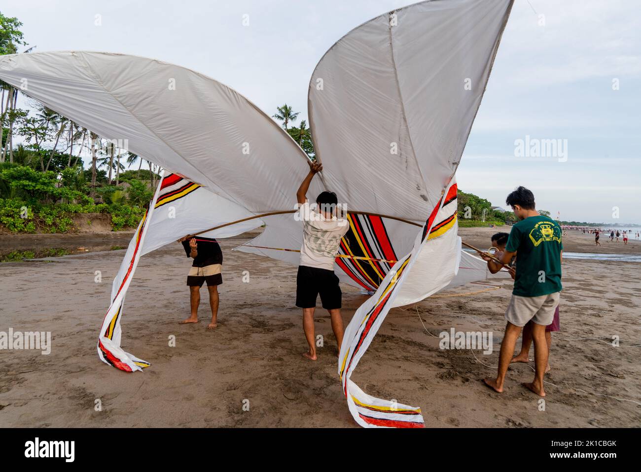 Bali, Indonesia. 17th Sep, 2022. Kite enthusiasts work together to ...
