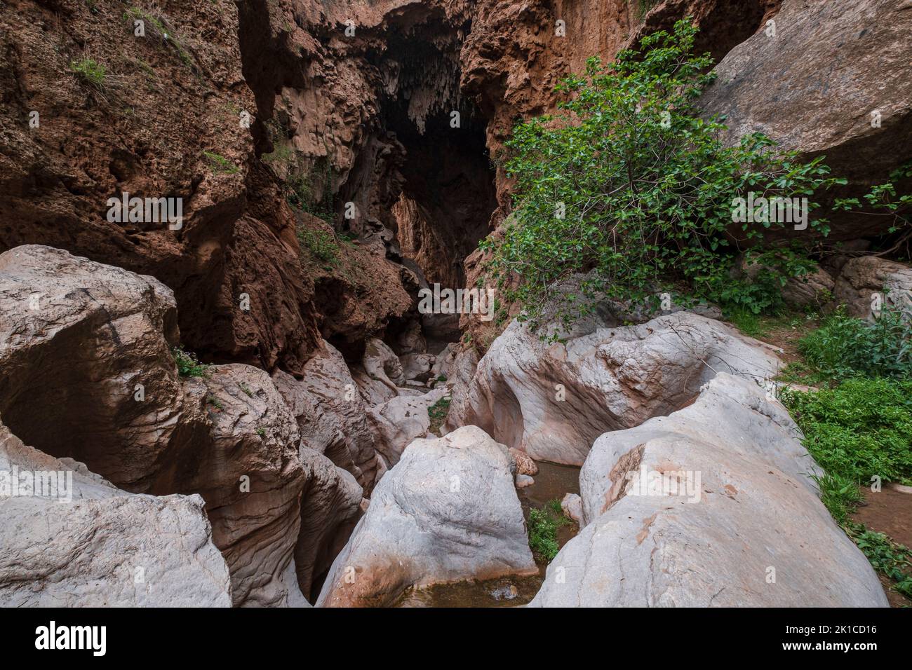 Imi N'Ifri natural bridge, Demnate, Atlas mountain range, morocco ...