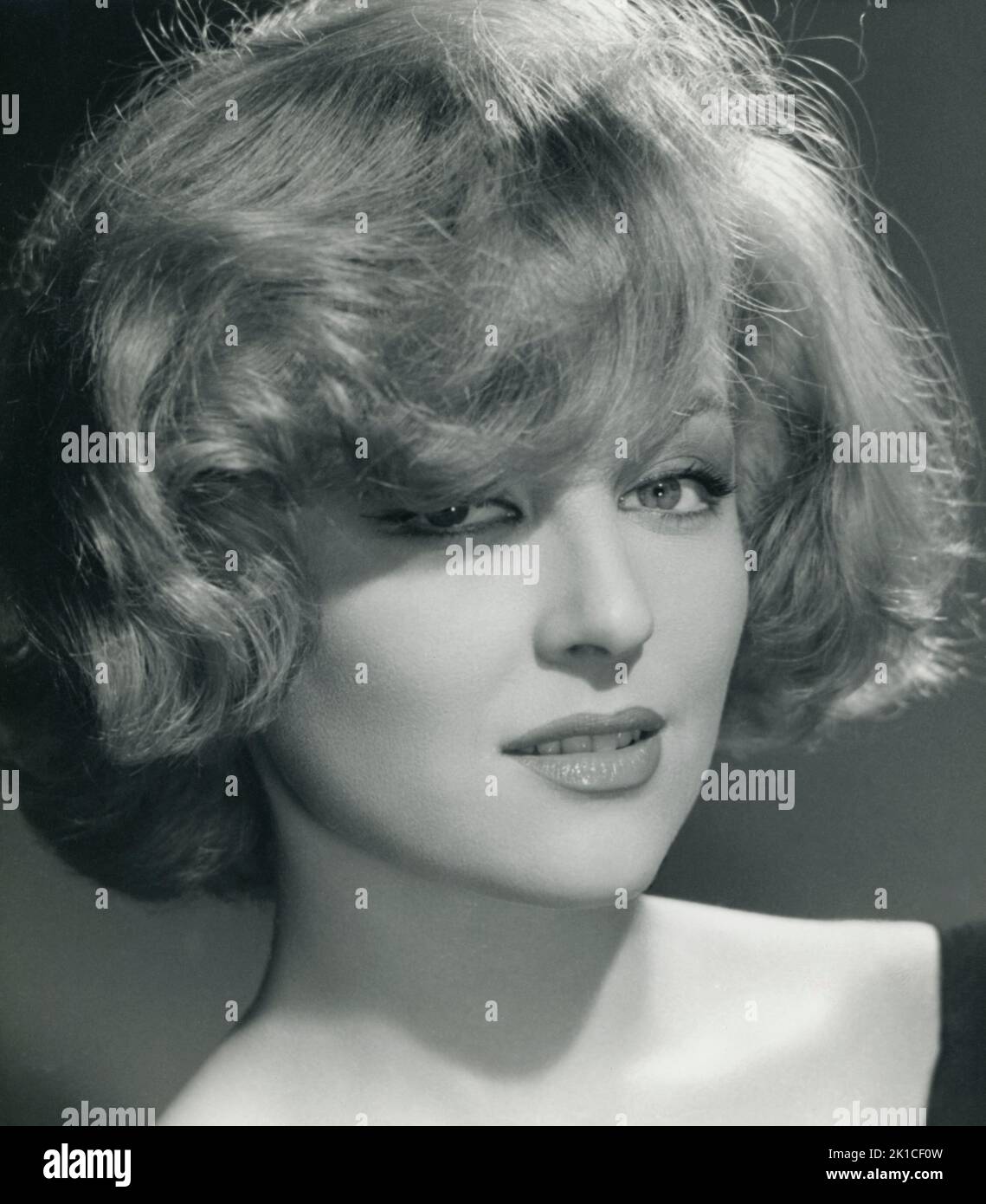 Nicole Courcel (1931-2016), actriz de cine francesa Stock Photo - Alamy