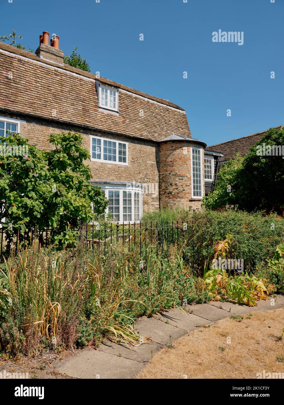 The exterior view of Jim & Helen Ede's house art collection and gallery ...